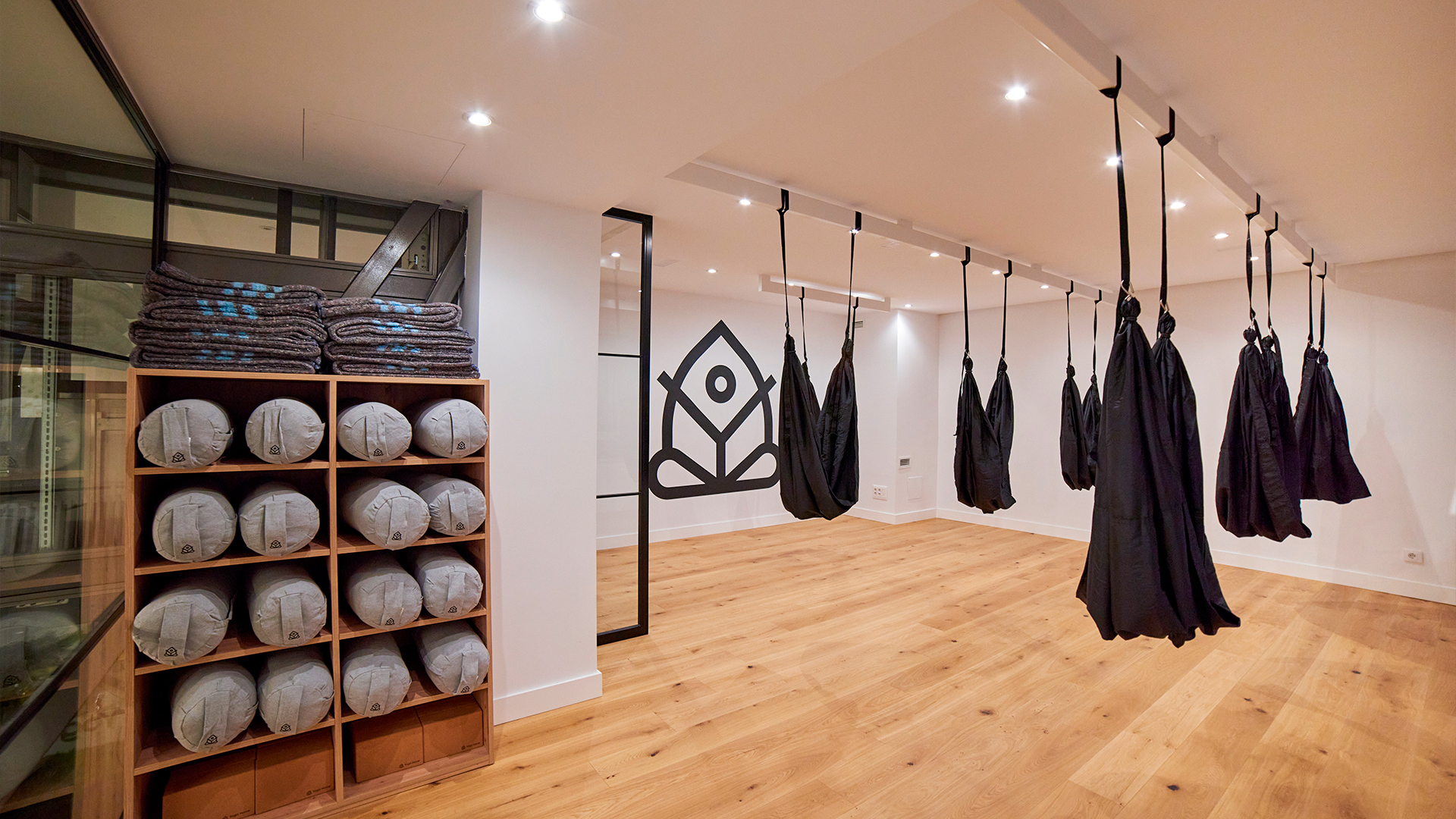 ¿Cómo empezar en yoga? Mi primera clase. | Yoga Home Madrid