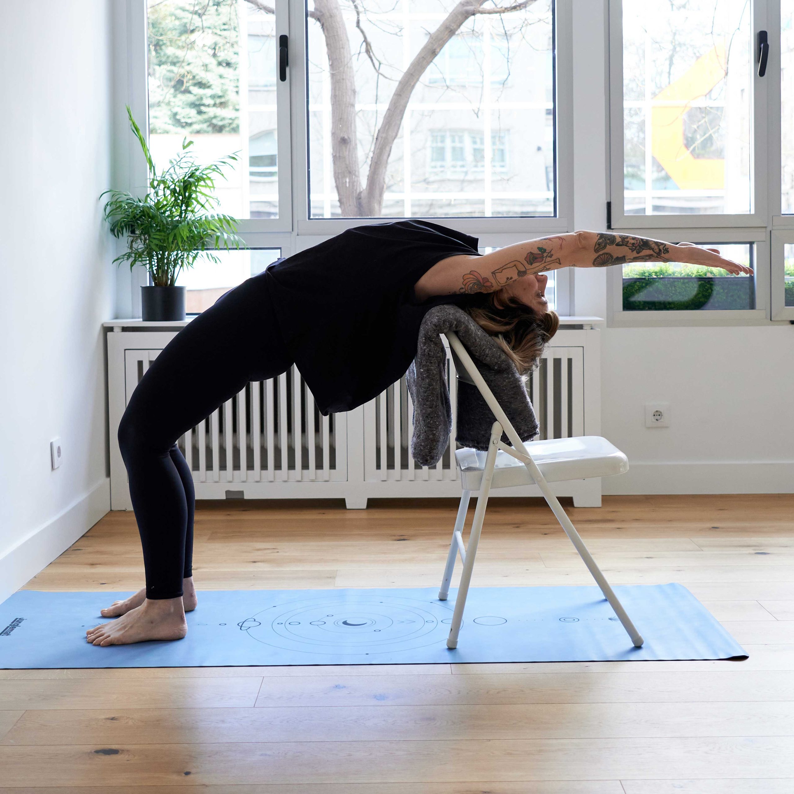 ¿Por qué usar la Silla de Yoga Iyengar? | Yoga Home Madrid